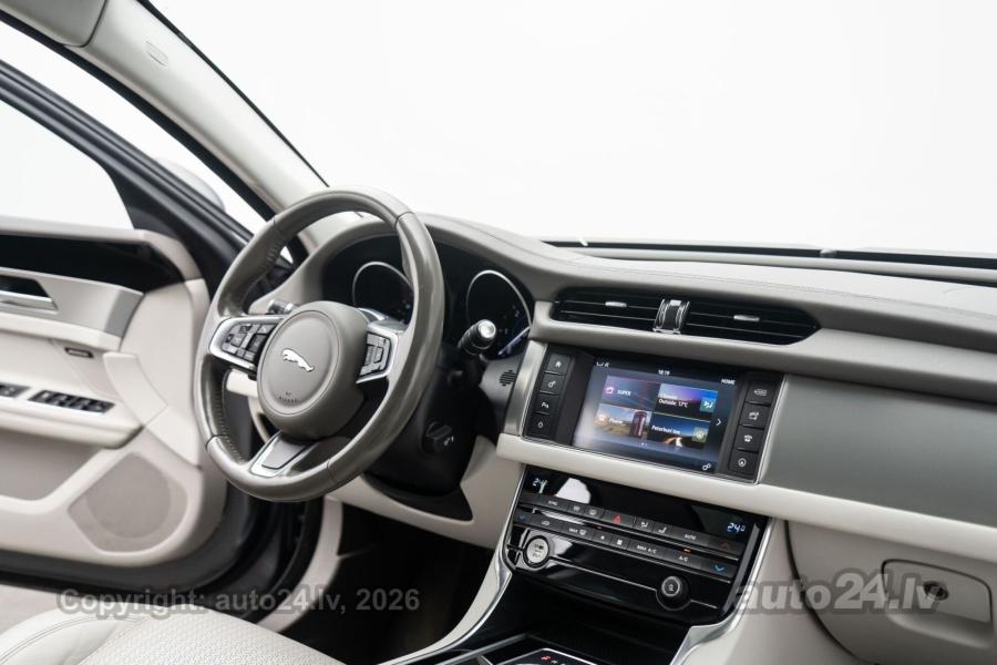 Grey Jaguar XF 2017 in Tallinn, with an engine capacity of 2.00 L and mileage of 196 thousand km for 12999 €, photo 13 on AUTOMOTO.COM.LV