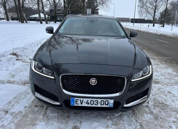 Grey Jaguar XF 2018 in Taurage, with an engine capacity of 2.00 L and mileage of 160 thousand km for 10400 €, photo 6 on AUTOMOTO.COM.LV