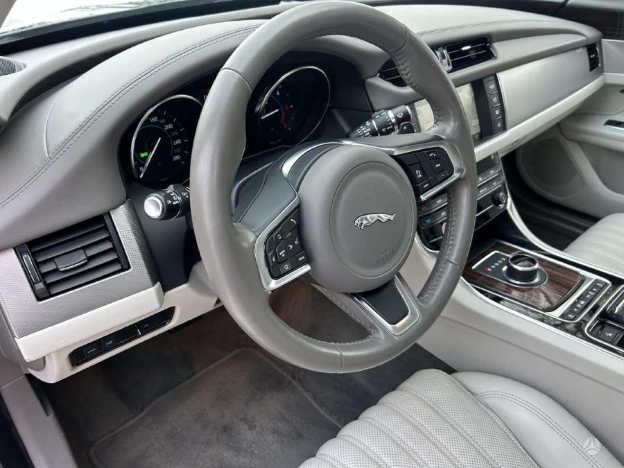 Pelēks Jaguar XF 2018 Tauragė, ar dzinēja tilpumu 2.00 L un nobraukumu 160 tūkst. km par 10400 €, foto 11 vietnē AUTOMOTO.COM.LV