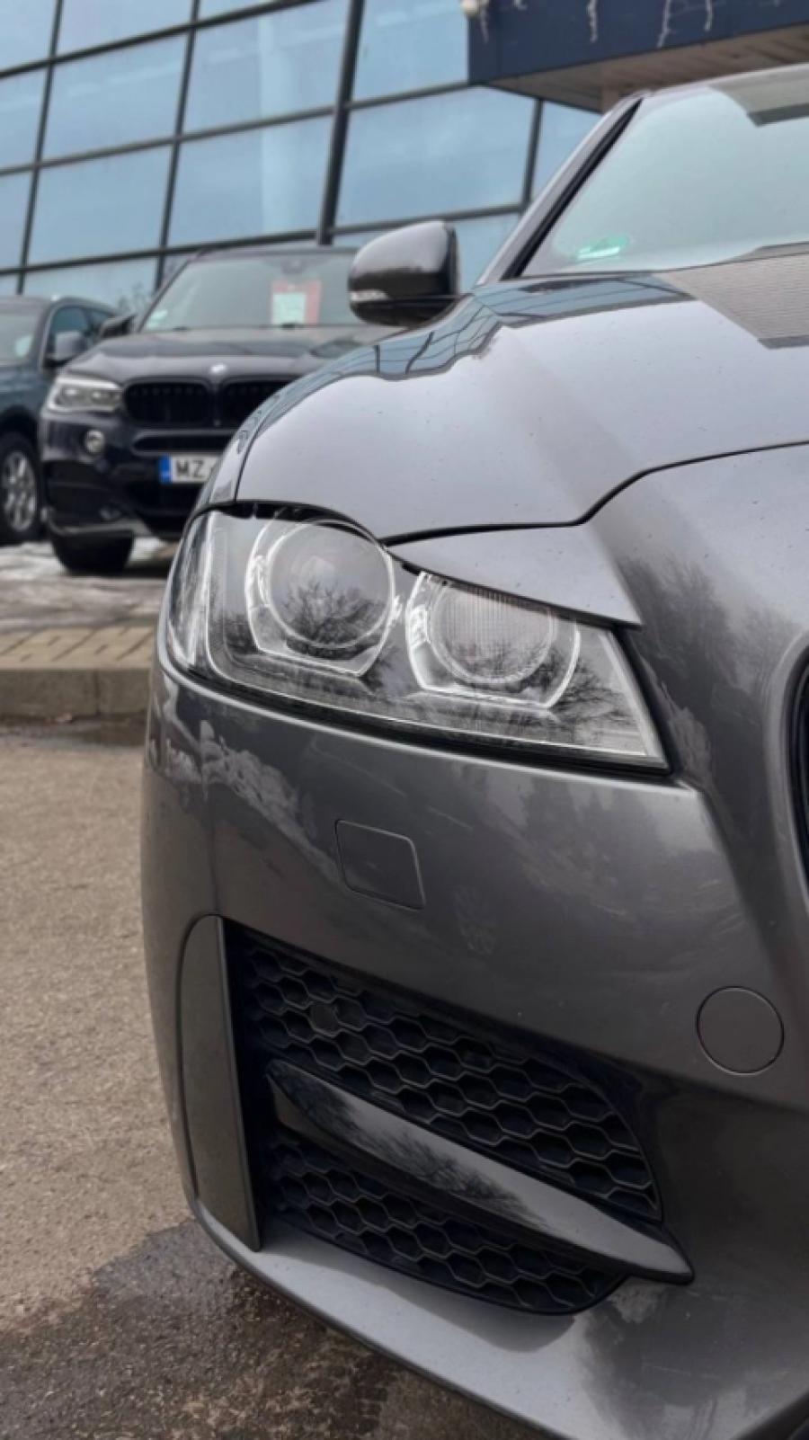 Grey Jaguar XF 2018 in Riga, with an engine capacity of 2.00 L and mileage of 146 thousand km for 16990 €, photo 9 on AUTOMOTO.COM.LV