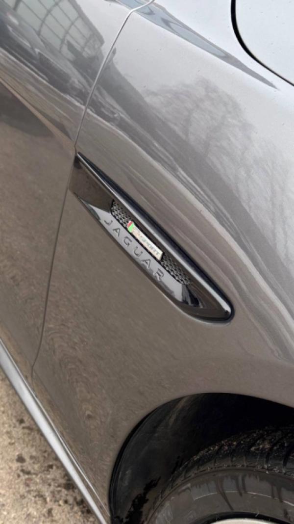 Grey Jaguar XF 2018 in Riga, with an engine capacity of 2.00 L and mileage of 146 thousand km for 16990 €, photo 10 on AUTOMOTO.COM.LV