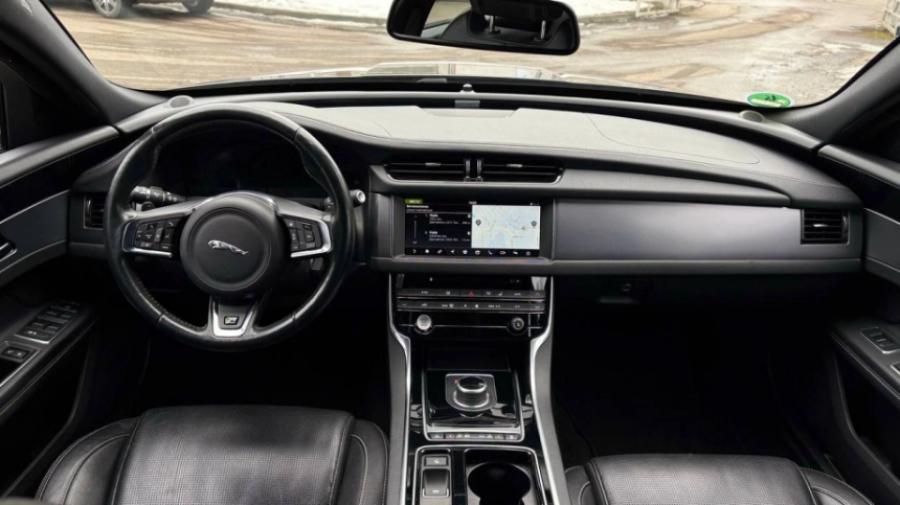 Grey Jaguar XF 2018 in Riga, with an engine capacity of 2.00 L and mileage of 146 thousand km for 16990 €, photo 14 on AUTOMOTO.COM.LV
