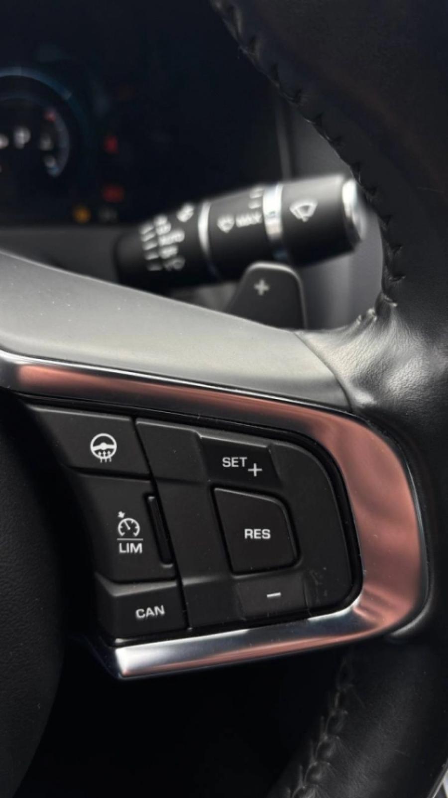 Grey Jaguar XF 2018 in Riga, with an engine capacity of 2.00 L and mileage of 146 thousand km for 16990 €, photo 18 on AUTOMOTO.COM.LV