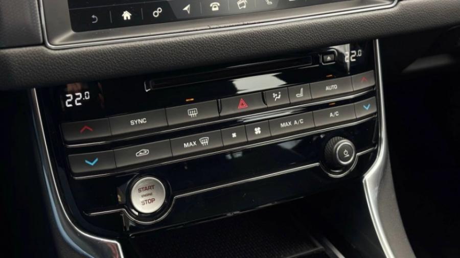 Grey Jaguar XF 2018 in Riga, with an engine capacity of 2.00 L and mileage of 146 thousand km for 16990 €, photo 23 on AUTOMOTO.COM.LV