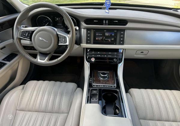 Ягуар ХФ 2018 в Таураге на AUTOMOTO.COM.LV Серый Ягуар ХФ 2018 в Таураге, объемом двигателя 2.00 л и пробегом 160 тыс. км за 9800 €, фото 10 на AUTOMOTO.COM.LV