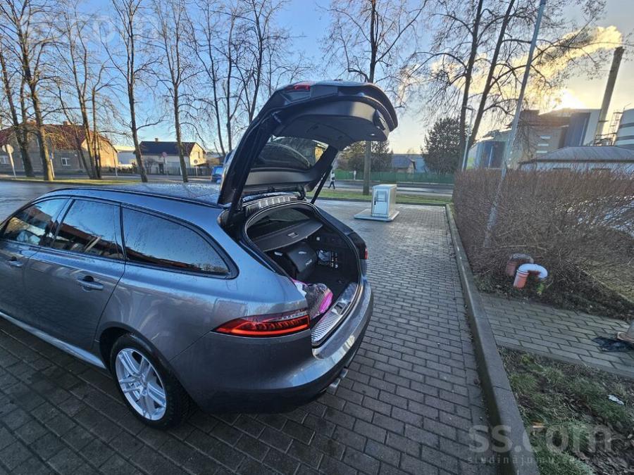 Grey Jaguar XF 2019 in Jelgava, with an engine capacity of 2.00 L and mileage of 150 thousand km for 16000 €, photo 9 on AUTOMOTO.COM.LV