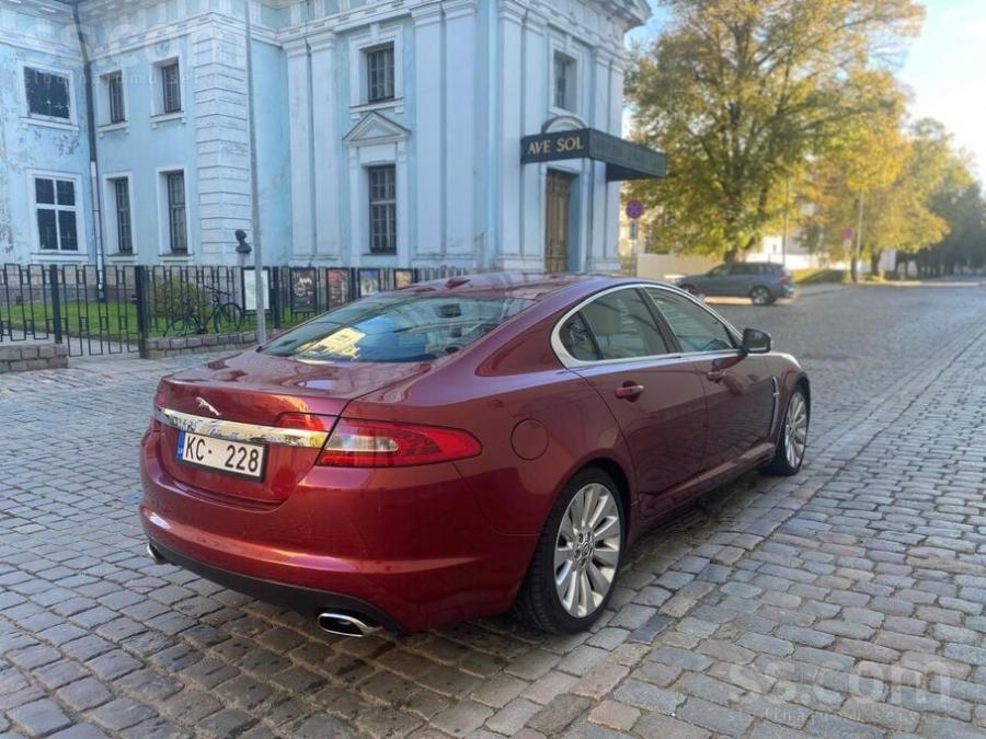Red Jaguar XF 2008 in Riga, with an engine capacity of 3.00 L and mileage of 141 thousand km for 4900 €, photo 2 on AUTOMOTO.COM.LV