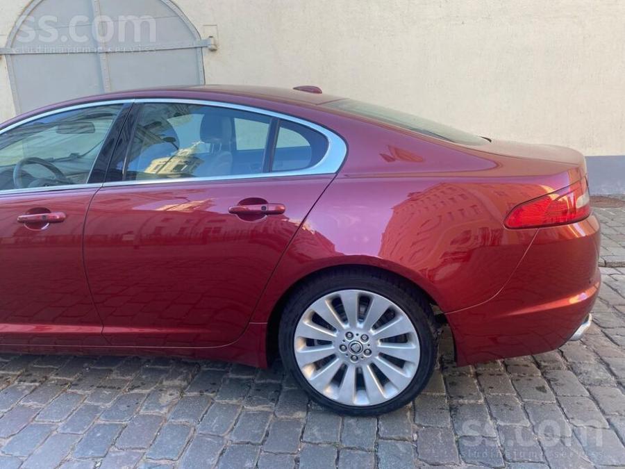 Red Jaguar XF 2008 in Riga, with an engine capacity of 3.00 L and mileage of 141 thousand km for 4900 €, photo 10 on AUTOMOTO.COM.LV