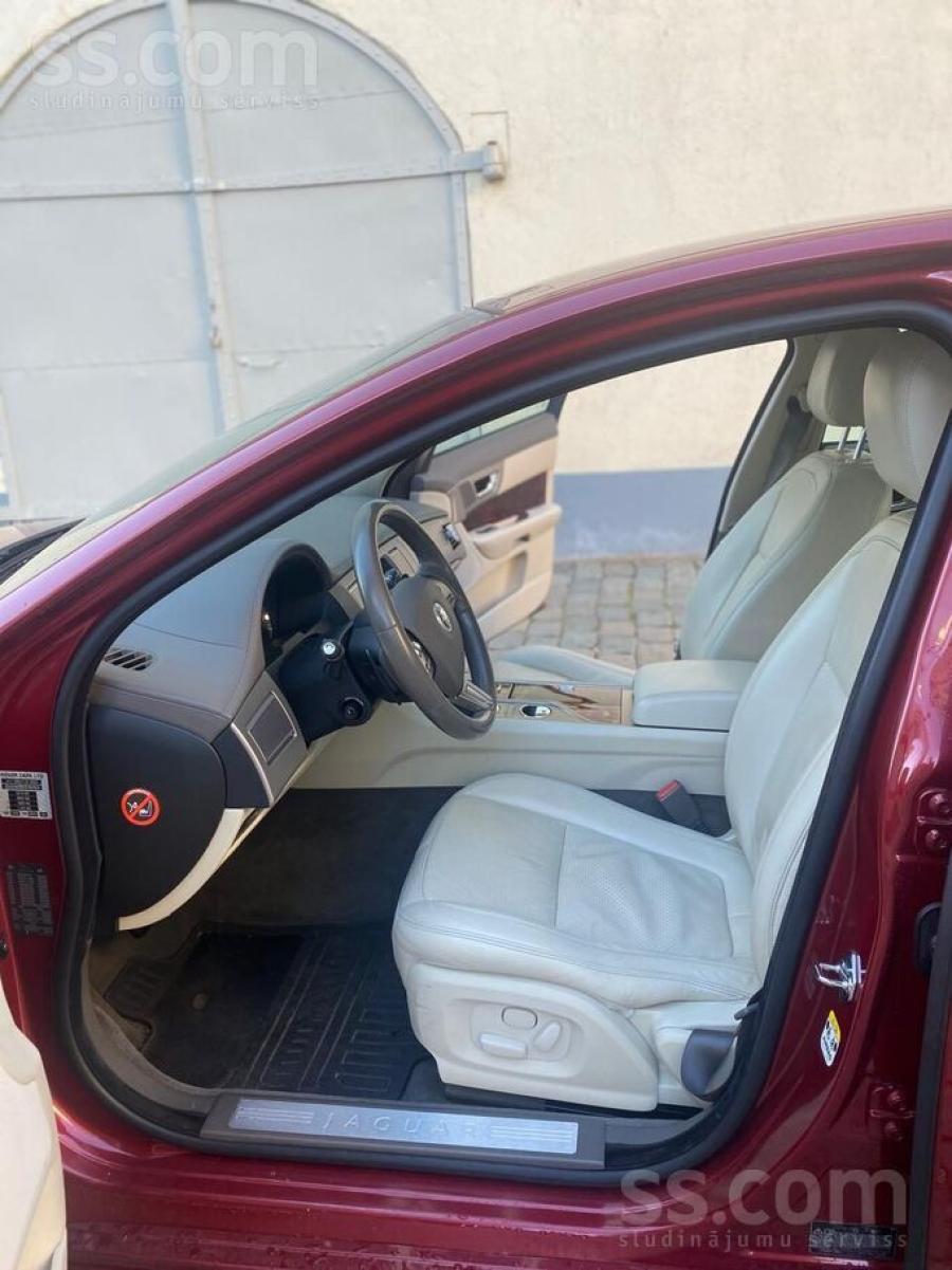 Red Jaguar XF 2008 in Riga, with an engine capacity of 3.00 L and mileage of 141 thousand km for 4500 €, photo 5 on AUTOMOTO.COM.LV