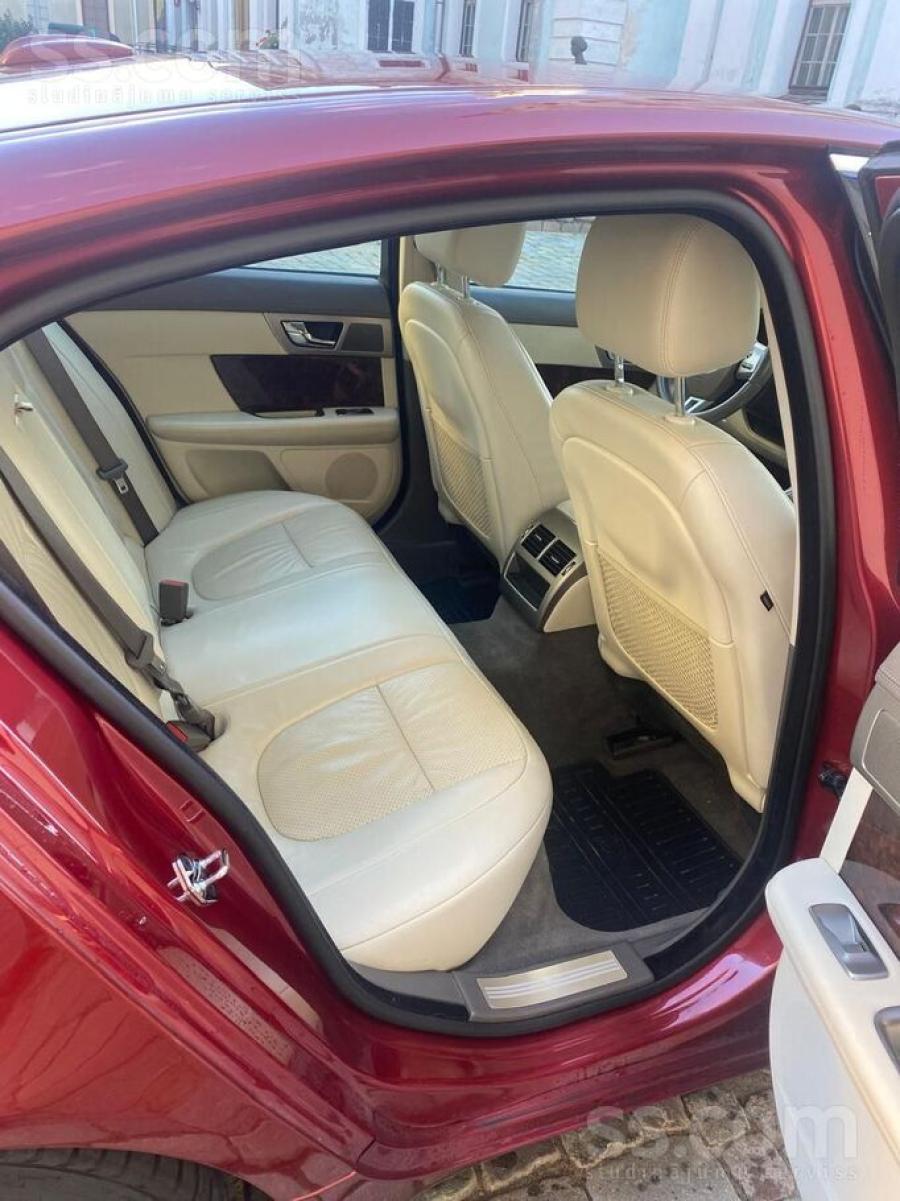 Red Jaguar XF 2008 in Riga, with an engine capacity of 3.00 L and mileage of 141 thousand km for 4500 €, photo 9 on AUTOMOTO.COM.LV