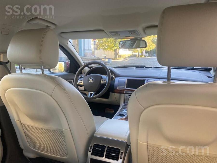 Red Jaguar XF 2008 in Riga, with an engine capacity of 3.00 L and mileage of 141 thousand km for 4500 €, photo 10 on AUTOMOTO.COM.LV
