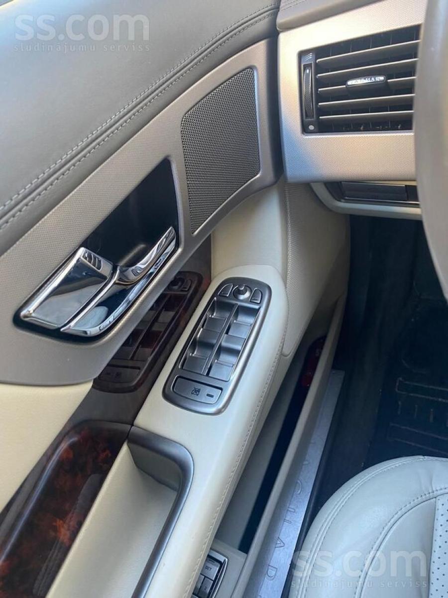Red Jaguar XF 2008 in Riga, with an engine capacity of 3.00 L and mileage of 141 thousand km for 4500 €, photo 12 on AUTOMOTO.COM.LV
