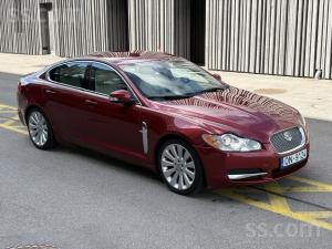 Красный Ягуар ХФ 2008 в Рига, объемом двигателя 3.00 л и пробегом 142 тыс. км за 6500 €, фото 4 на AUTOMOTO.COM.LV