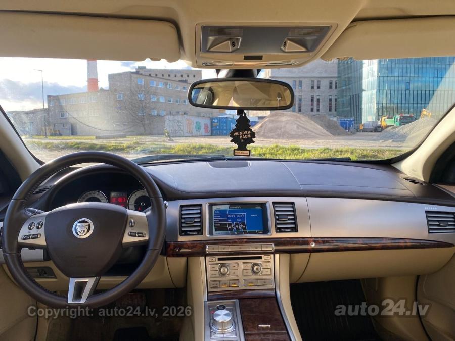 Red Jaguar XF 2011 in Tallinn, with an engine capacity of 3.00 L and mileage of 260 thousand km for 4999 €, photo 7 on AUTOMOTO.COM.LV