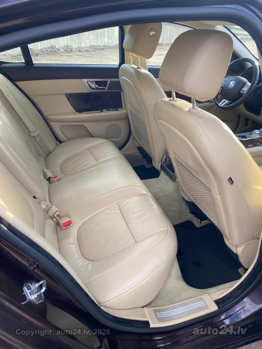 Red Jaguar XF 2011 in Tallinn, with an engine capacity of 3.00 L and mileage of 260 thousand km for 4999 €, photo 8 on AUTOMOTO.COM.LV