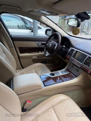 Red Jaguar XF 2011 in Tallinn, with an engine capacity of 3.00 L and mileage of 260 thousand km for 4999 €, photo 9 on AUTOMOTO.COM.LV
