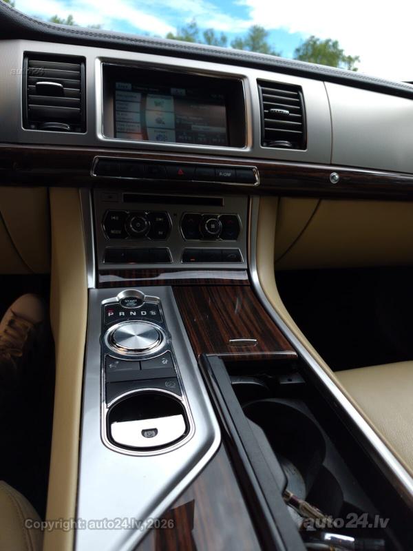 Red Jaguar XF 2011 in Tallinn, with an engine capacity of 2.20 L and mileage of 270 thousand km for 7777 €, photo 4 on AUTOMOTO.COM.LV