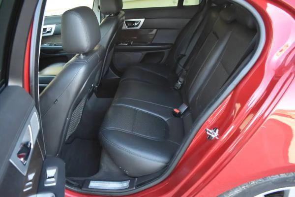 Sarkans Jaguar XF 2012 Talsi, ar dzinēja tilpumu 3.00 L un nobraukumu 212 tūkst. km par 9500 €, foto 9 vietnē AUTOMOTO.COM.LV