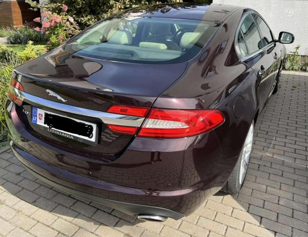 Sarkans Jaguar XF 2012 Viļņa, ar dzinēja tilpumu 2.18 L un nobraukumu 262 tūkst. km par 6500 €, foto 4 vietnē AUTOMOTO.COM.LV