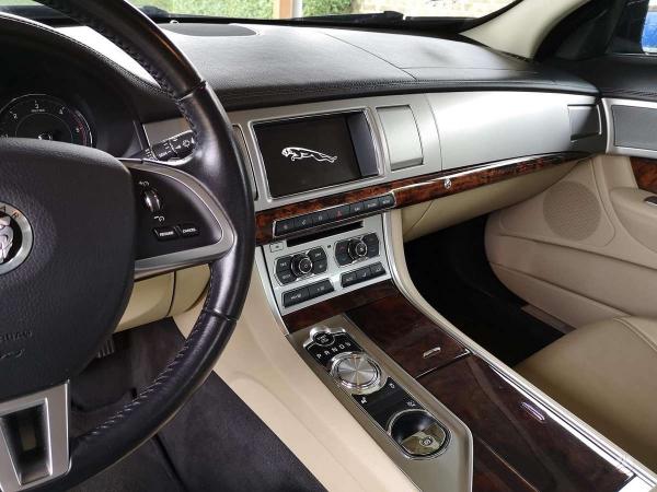 Sarkans Jaguar XF 2012 Viļņa, ar dzinēja tilpumu 2.18 L un nobraukumu 262 tūkst. km par 6500 €, foto 7 vietnē AUTOMOTO.COM.LV