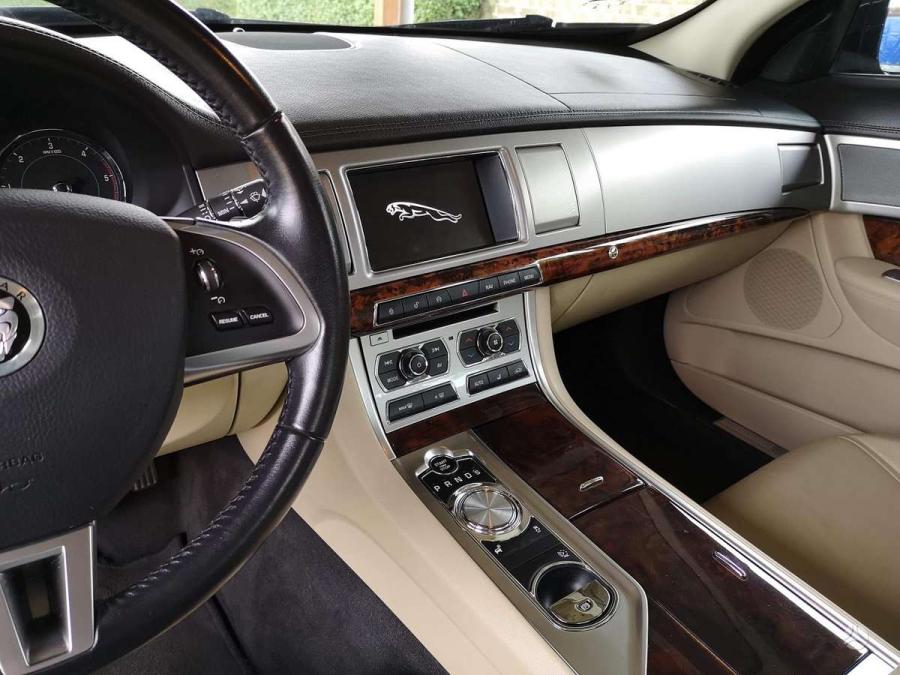 Sarkans Jaguar XF 2012 Viļņa, ar dzinēja tilpumu 2.18 L un nobraukumu 262 tūkst. km par 6500 €, foto 7 vietnē AUTOMOTO.COM.LV
