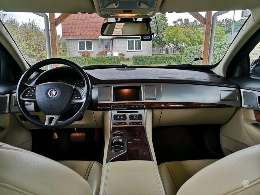 Sarkans Jaguar XF 2012 Viļņa, ar dzinēja tilpumu 2.18 L un nobraukumu 262 tūkst. km par 6500 €, foto 9 vietnē AUTOMOTO.COM.LV