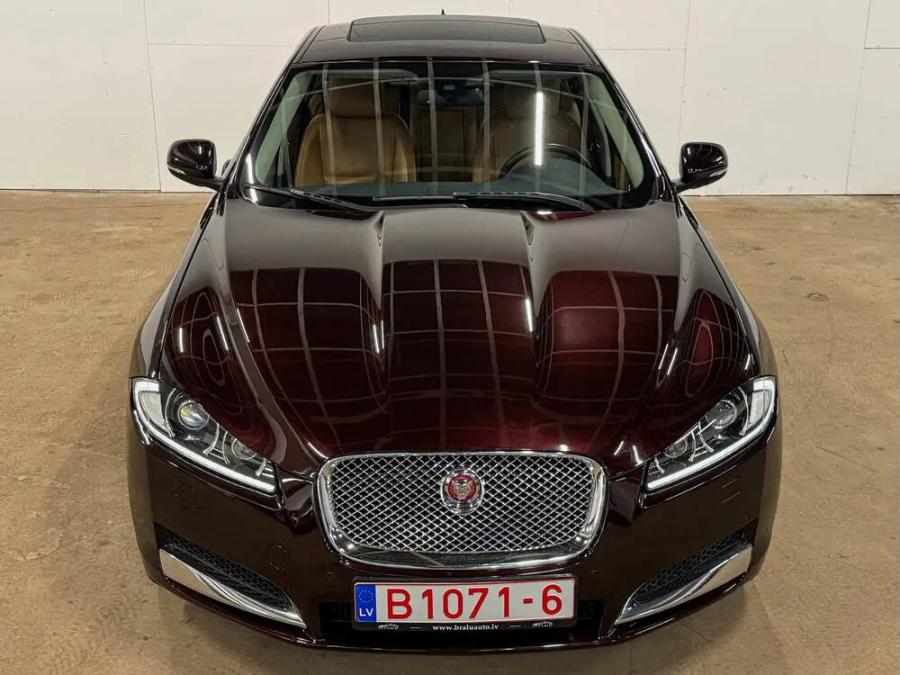 Красный Ягуар ХФ 2015 в Юрмала, объемом двигателя 3.00 л и пробегом 193 тыс. км за 9850 €, фото 8 на AUTOMOTO.COM.LV