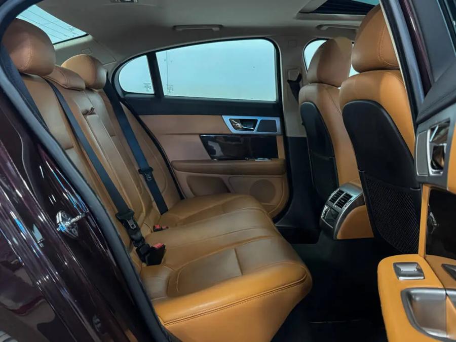 Красный Ягуар ХФ 2015 в Юрмала, объемом двигателя 3.00 л и пробегом 193 тыс. км за 9850 €, фото 34 на AUTOMOTO.COM.LV