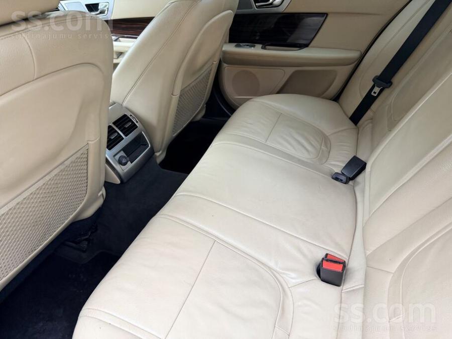 Sarkans Jaguar XF 2015 Rīga, ar dzinēja tilpumu 2.20 L un nobraukumu 294 tūkst. km par 8300 €, foto 9 vietnē AUTOMOTO.COM.LV