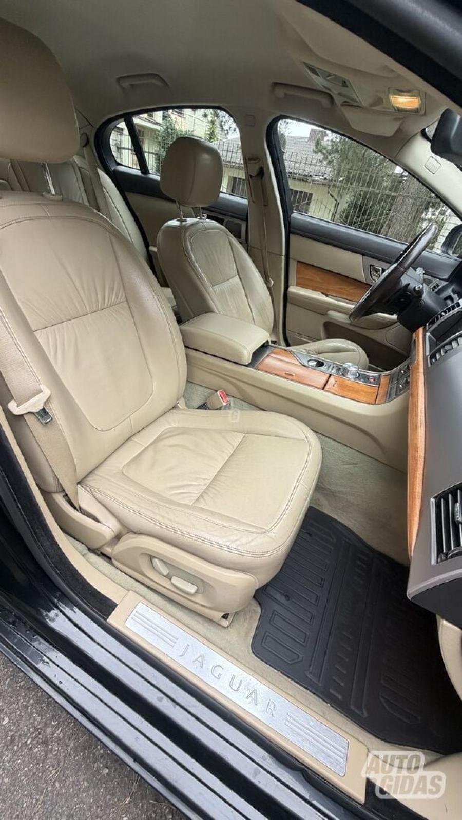 Jaguar XF 2008 in Vilnius, with an engine capacity of 2.70 L and mileage of 290 thousand km for 2250 €, photo 16 on AUTOMOTO.COM.LV