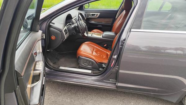 Jaguar XF 2008 Tallina, ar dzinēja tilpumu 4.20 L un nobraukumu 253 tūkst. km par 8000 €, foto 9 vietnē AUTOMOTO.COM.LV