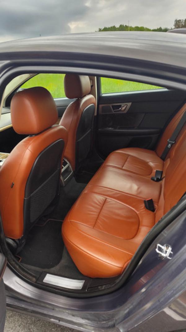 Jaguar XF 2008 Tallina, ar dzinēja tilpumu 4.20 L un nobraukumu 253 tūkst. km par 8000 €, foto 10 vietnē AUTOMOTO.COM.LV