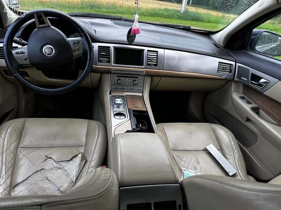 Jaguar XF 2008 in Silale, with an engine capacity of 2.70 L and mileage of 300 thousand km for 1000 €, photo 6 on AUTOMOTO.COM.LV