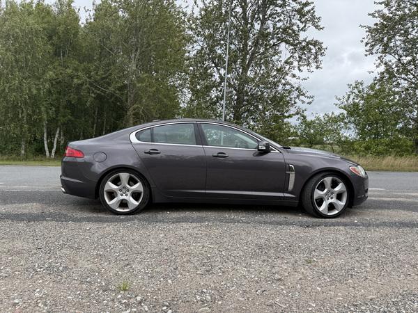 Jaguar XF 2008 Tallina, ar dzinēja tilpumu 4.20 L un nobraukumu 254 tūkst. km par 11000 €, foto 4 vietnē AUTOMOTO.COM.LV