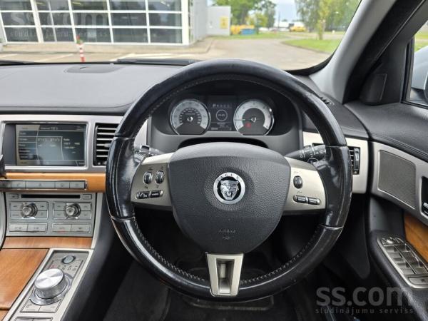 Jaguar XF 2009 in Riga, with an engine capacity of 3.00 L and mileage of 241 thousand km for 2600 €, photo 10 on AUTOMOTO.COM.LV