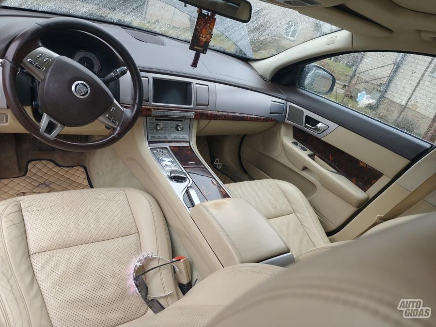 Jaguar XF 2009 Utena, ar dzinēja tilpumu 2.70 L un nobraukumu 350 tūkst. km par 2550 €, foto 12 vietnē AUTOMOTO.COM.LV