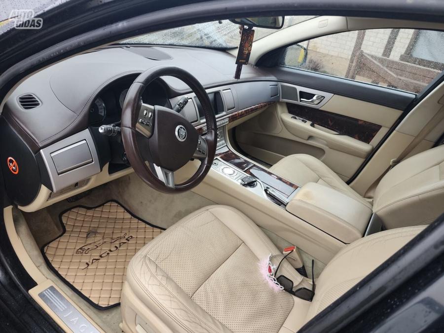 Jaguar XF 2009 Utena, ar dzinēja tilpumu 2.70 L un nobraukumu 350 tūkst. km par 2550 €, foto 13 vietnē AUTOMOTO.COM.LV