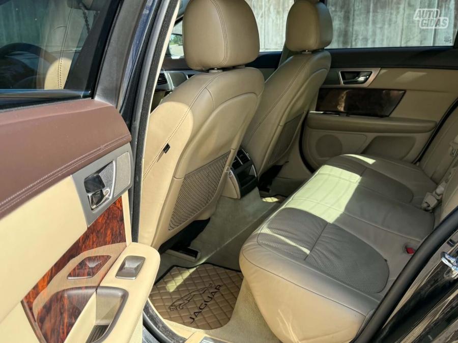 Jaguar XF 2009 Anykščiai, ar dzinēja tilpumu 2.70 L un nobraukumu 267 tūkst. km par 5500 €, foto 19 vietnē AUTOMOTO.COM.LV