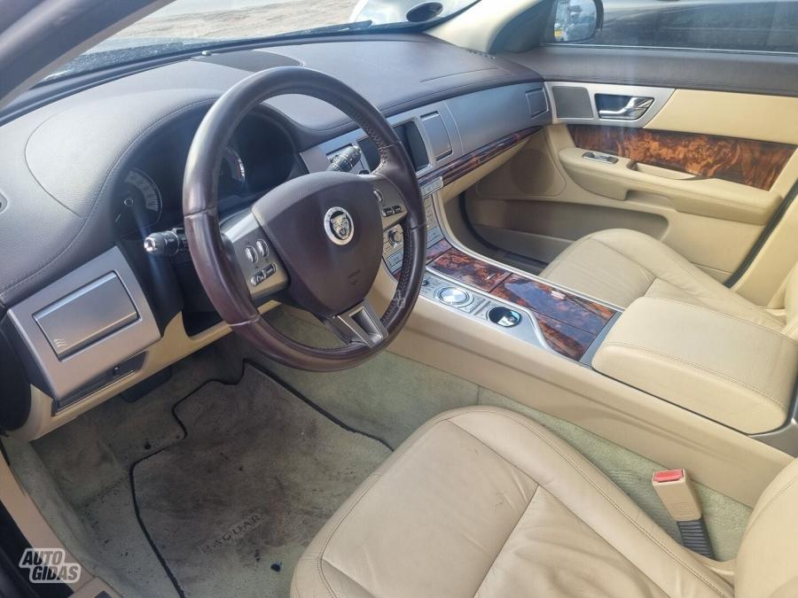 Jaguar XF 2010 Tauragė, ar dzinēja tilpumu 3.00 L un nobraukumu 295 tūkst. km par 3250 €, foto 10 vietnē AUTOMOTO.COM.LV