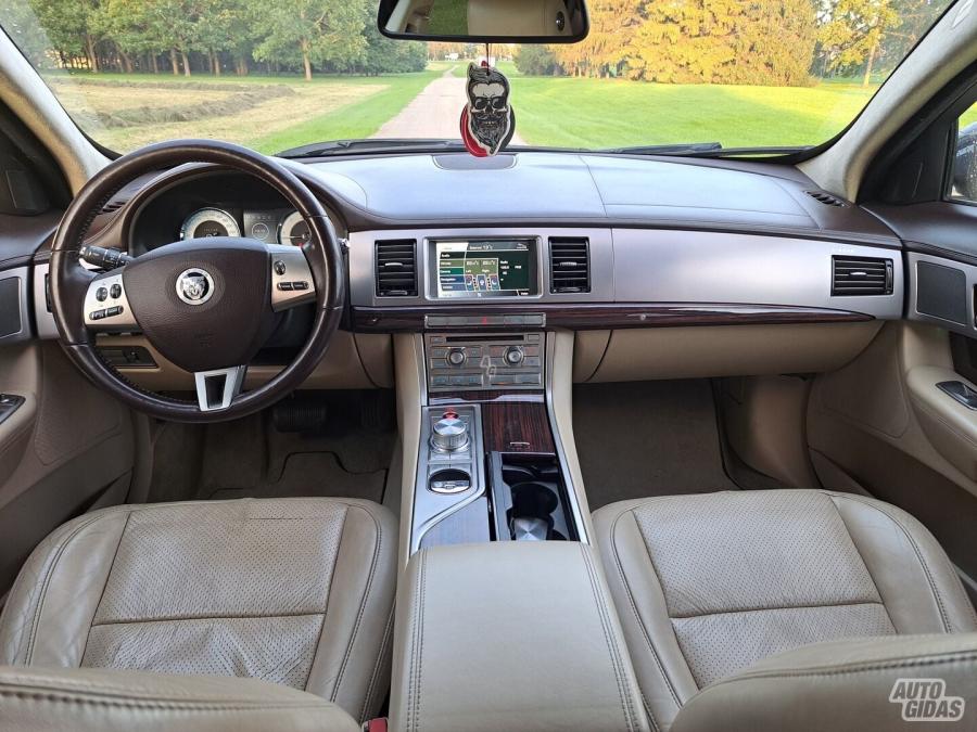 Jaguar XF 2010 in Pasvalys, with an engine capacity of 3.00 L and mileage of 360 thousand km for 3300 €, photo 9 on AUTOMOTO.COM.LV