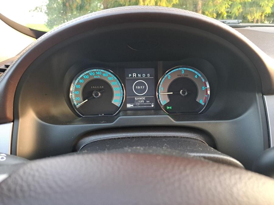 Jaguar XF 2010 in Pasvalys, with an engine capacity of 3.00 L and mileage of 360 thousand km for 3300 €, photo 11 on AUTOMOTO.COM.LV