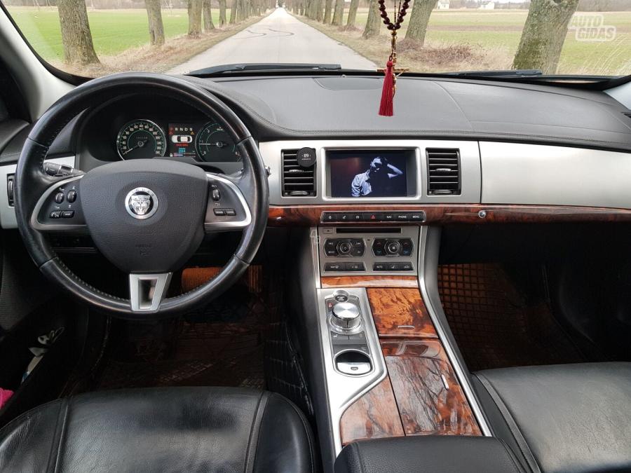 Jaguar XF 2012 in Siauliai, with an engine capacity of 2.20 L and mileage of 256 thousand km for 7650 €, photo 10 on AUTOMOTO.COM.LV