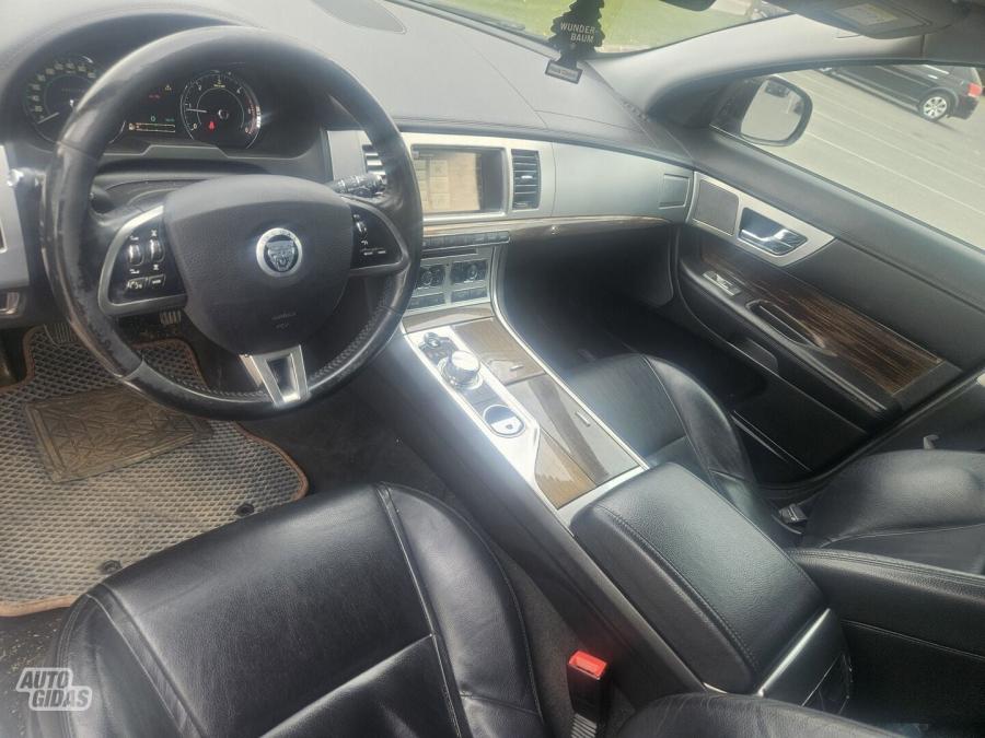Jaguar XF 2012 Šauļi, ar dzinēja tilpumu 2.20 L un nobraukumu 399 tūkst. km par 3600 €, foto 9 vietnē AUTOMOTO.COM.LV