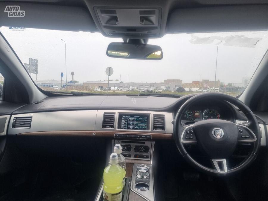 Jaguar XF 2012 in Taurage, with an engine capacity of 2.20 L and mileage of 104 thousand km for 2550 €, photo 13 on AUTOMOTO.COM.LV
