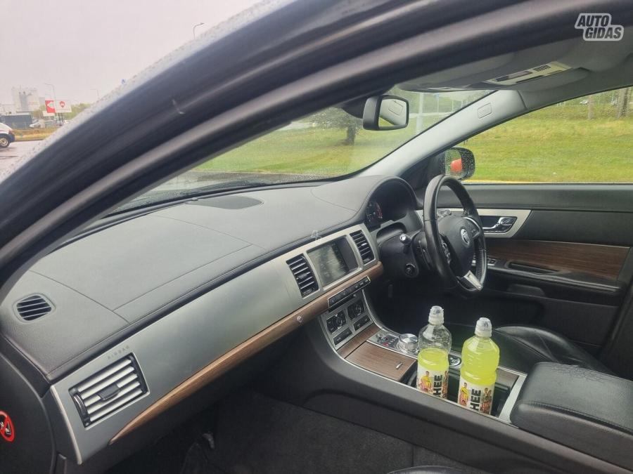 Jaguar XF 2012 in Taurage, with an engine capacity of 2.20 L and mileage of 104 thousand km for 2550 €, photo 15 on AUTOMOTO.COM.LV