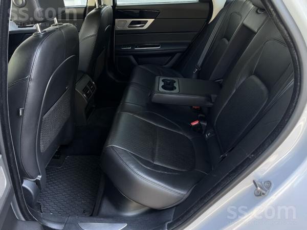 Jaguar XF 2017 in Daugavpils, with an engine capacity of 2.00 L and mileage of 0 thousand km for 12490 €, photo 8 on AUTOMOTO.COM.LV