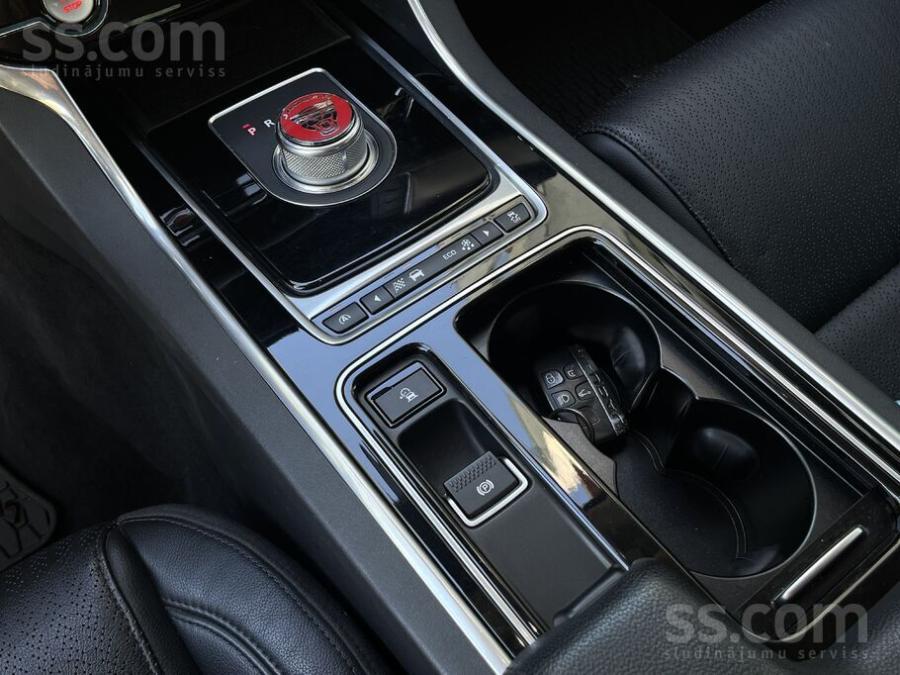 Jaguar XF 2017 Daugavpils, ar dzinēja tilpumu 2.00 L un nobraukumu 0 tūkst. km par 12490 €, foto 13 vietnē AUTOMOTO.COM.LV
