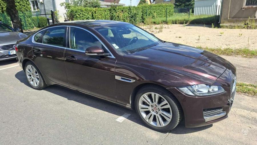 Violet Jaguar XF 2016 in Taurage, with an engine capacity of 2.00 L and mileage of 140 thousand km for 4500 €, photo 4 on AUTOMOTO.COM.LV