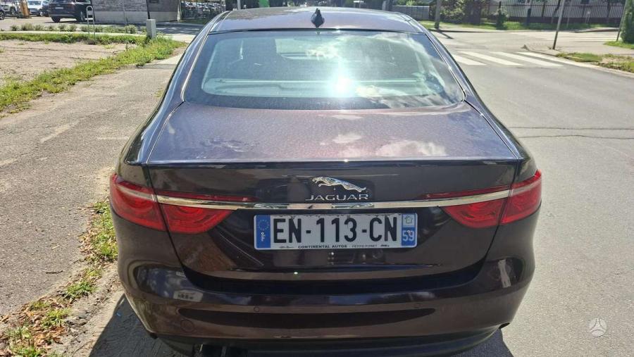 Violet Jaguar XF 2016 in Taurage, with an engine capacity of 2.00 L and mileage of 140 thousand km for 4500 €, photo 7 on AUTOMOTO.COM.LV