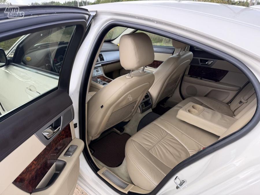 Balts Jaguar XF 2010 Ukmergė, ar dzinēja tilpumu 3.00 L un nobraukumu 212 tūkst. km par 4300 €, foto 8 vietnē AUTOMOTO.COM.LV
